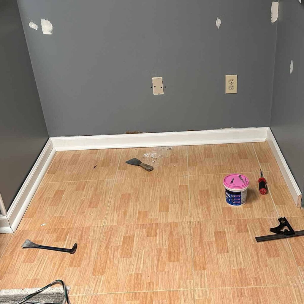 How to Change a Built-in Desk Area into a Seating Nook - Sabrinas ...